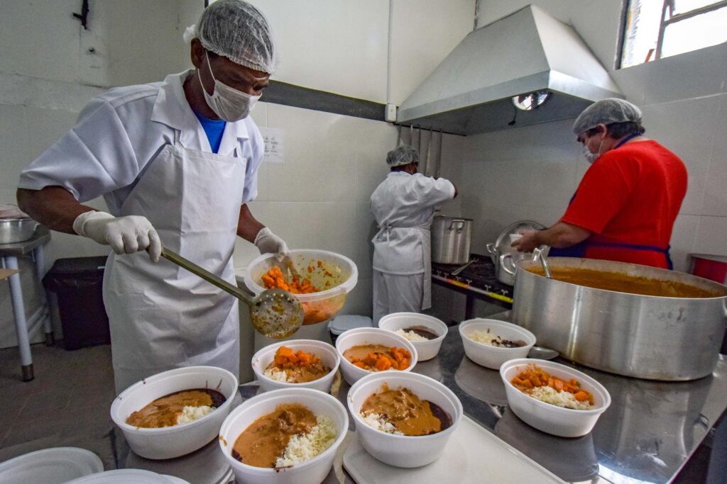 Bom Prato servirá almoço nesta sexta-feira, a partir das 10h e prá ...
